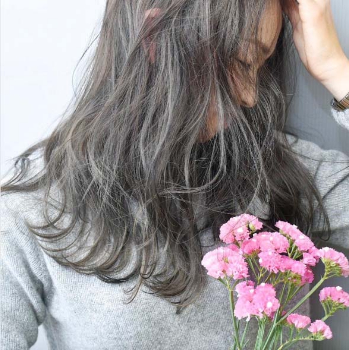 ไอเดียทำผมโทนเหลือบควันบุหรี่สีละมุนรับลมร้อน! – JEAB.com