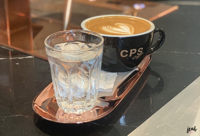 ชวนไปนั่งชิลล์จิบกาแฟที่ CPS Coffee คาเฟ่เท่ๆ กลางใจเมือง - JEAB.com
